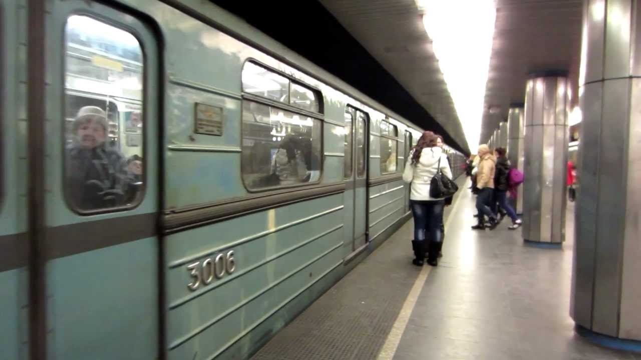 Budapest M3 Metro: Deák Ferenc tér [1080p] - YouTube