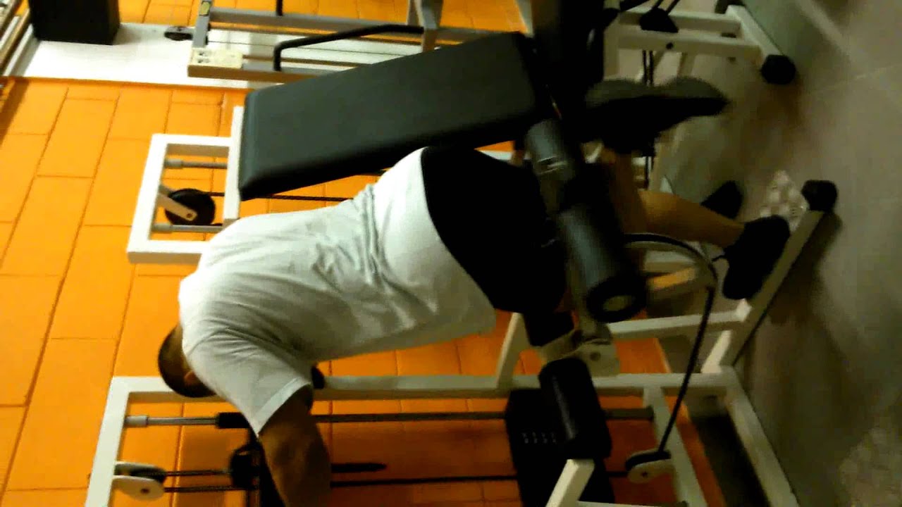 alex leg curl in piedi - YouTube