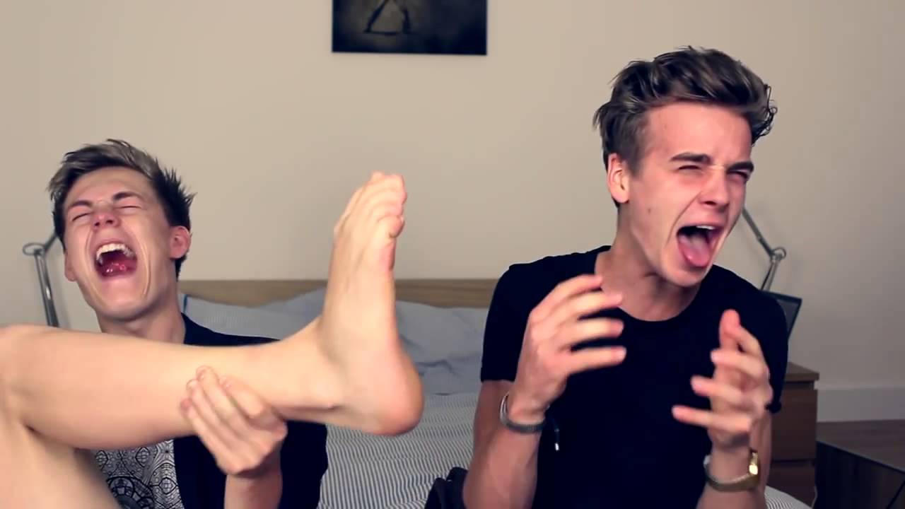 [ThatcherJoe 한글 자막]Getting To Know My Room Mate ThatcherJoe - YouTube