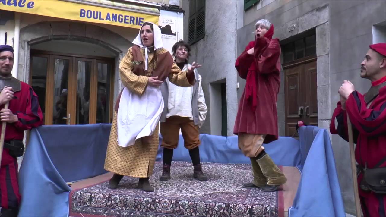 Reportage sur la fête des pétardiers Castellane - YouTube