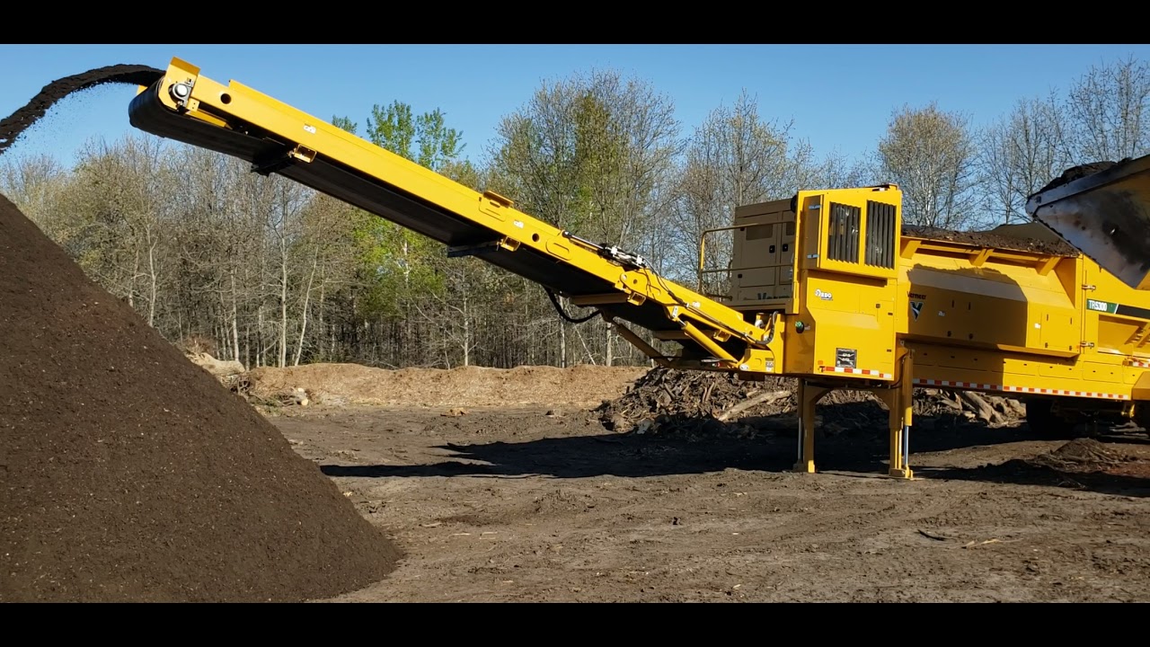 Vermeer TR5300 screening compost - YouTube