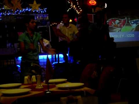 Turkish Guy dancing to bongo Music - YouTube