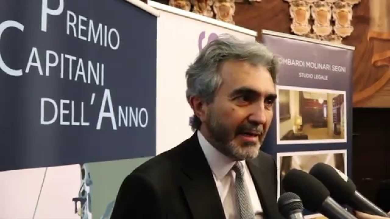 A Claudio Ognibene il premio “Capitani dell’anno 2015” - YouTube