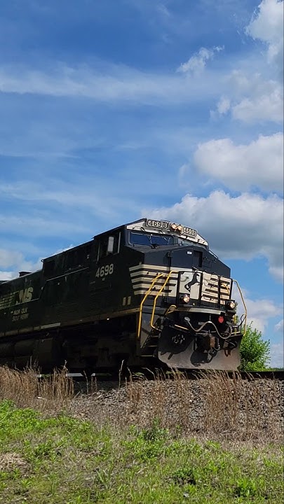 4698 and 4258 NS Locomotives - YouTube
