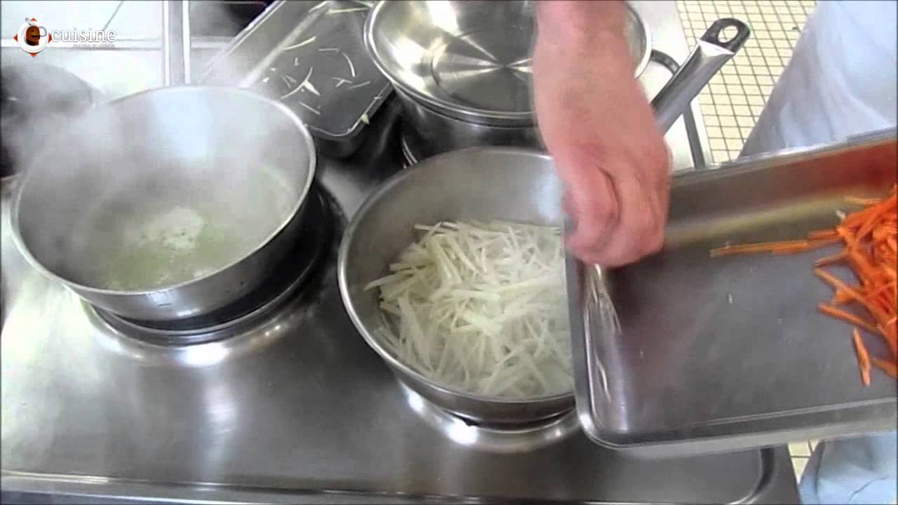 [FR02_06] Etuver un légume - YouTube