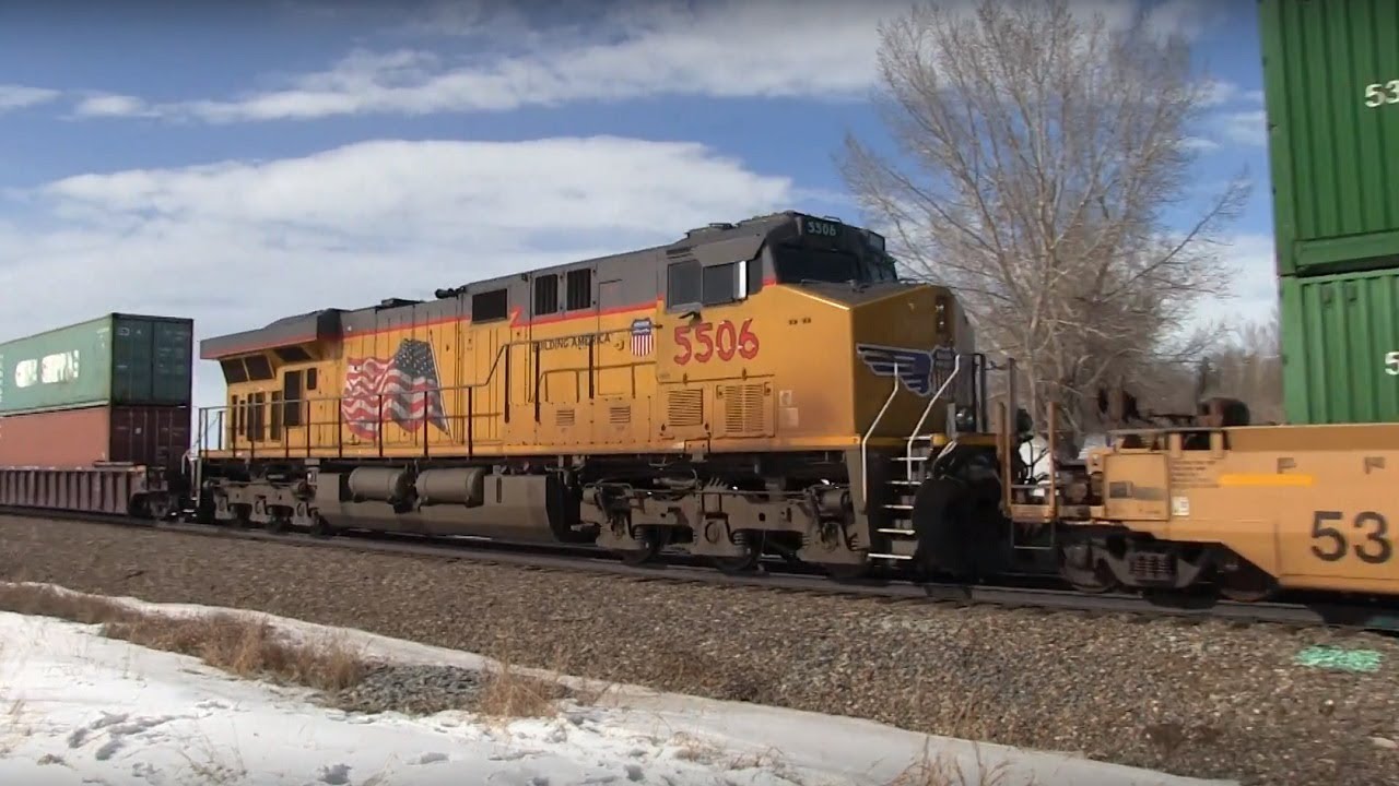 CP Train Spotting HD: CP 8928 9367 & DPU's 8915 & UP 5506 On CP 100 ...