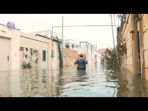 Bakıda bəzi evlər hələ də suyun içindədir, sakinlər köməksiz vəziyyətdədir
