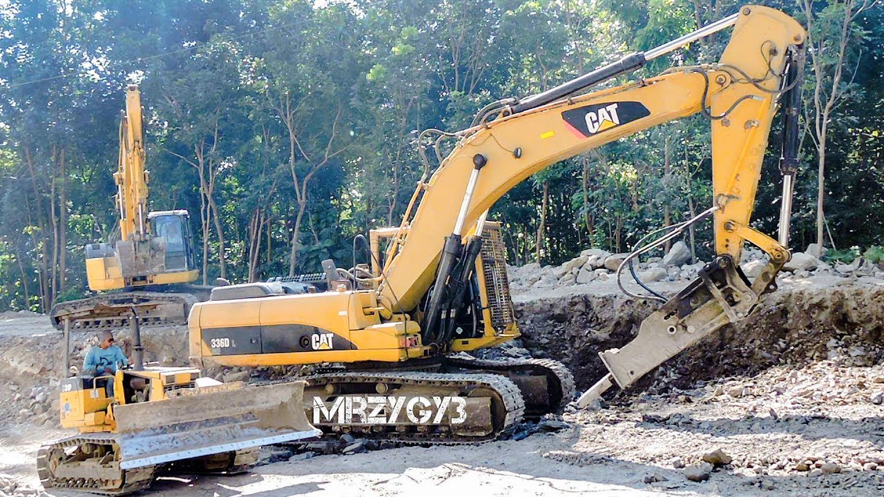 BIG Digger Excavator Digging Limestone - YouTube