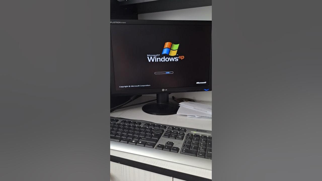 Windows xp computer boot up - YouTube