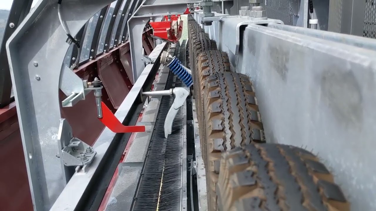 Drive Station Machinery - Doppelmayr UNI-G - YouTube