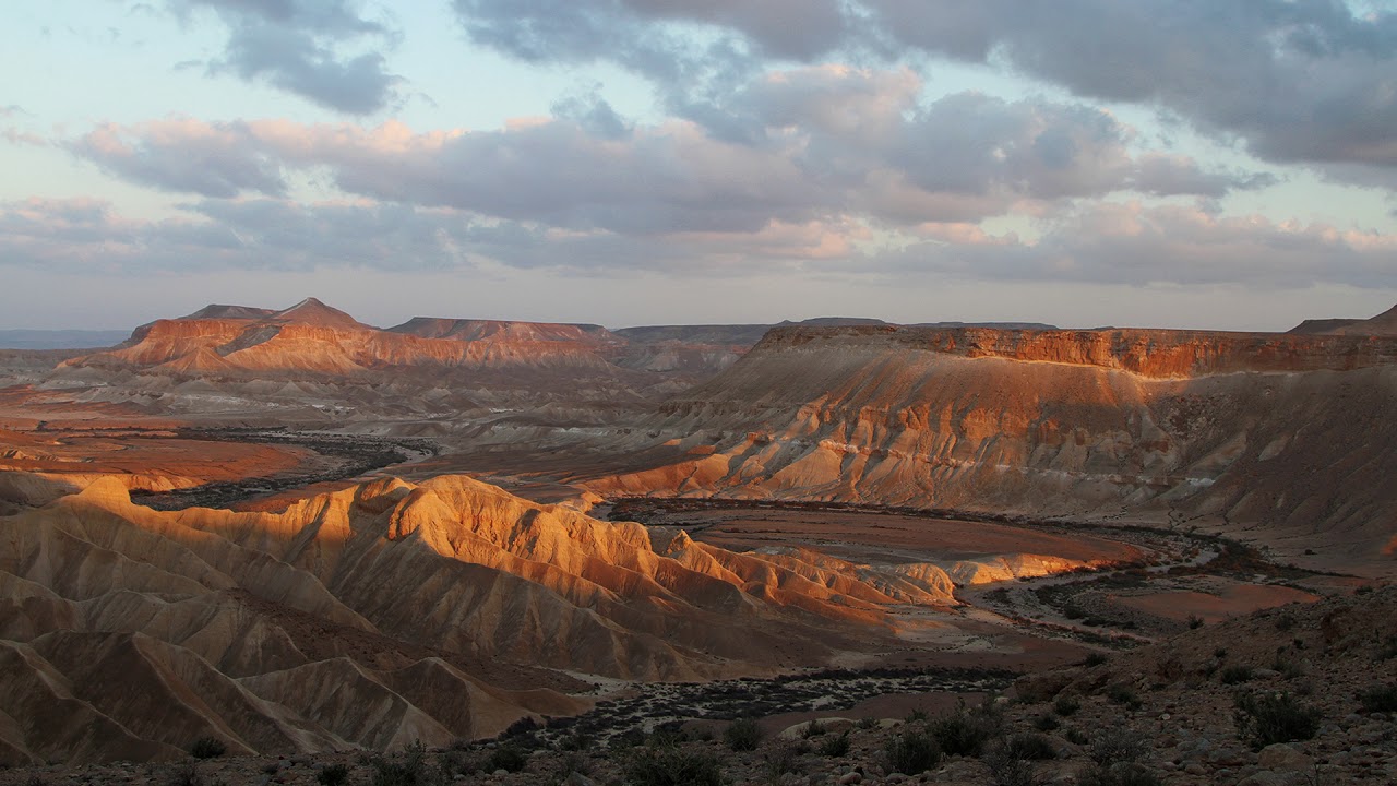 Silence and Sound in the Desert (headphones recommended) - YouTube