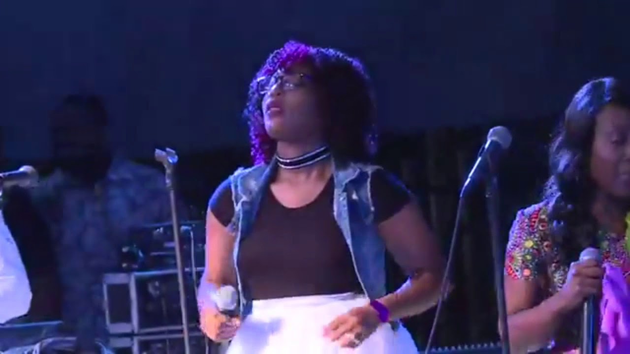 Sernel live performance @ Sinach concert - YouTube