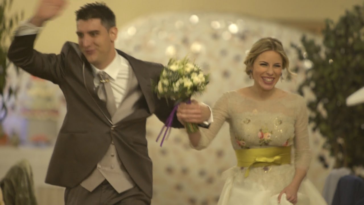 Trailer Carlos & Bea - YouTube