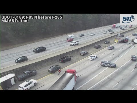 Major crash shuts down I-85 north at I-285 near Atlanta airport - YouTube