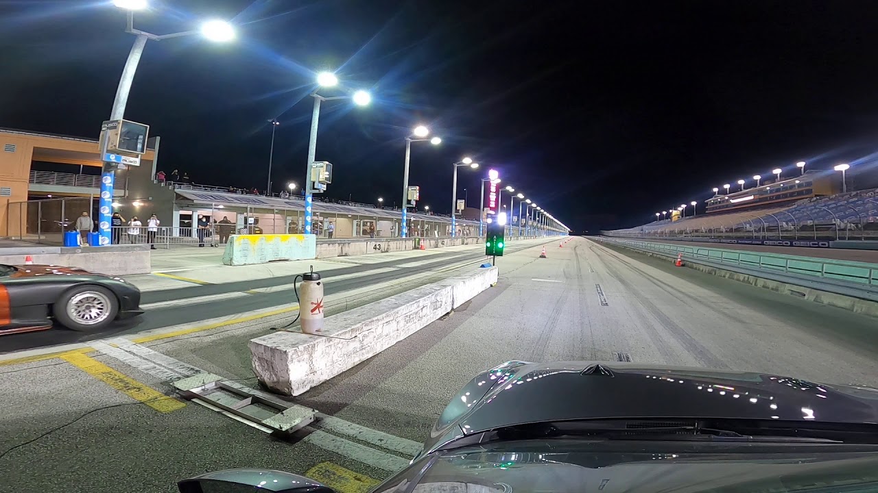 Drag Racing Nissan GTR R35 street tires vs RX7 FD with slicks 1/8 mile ...