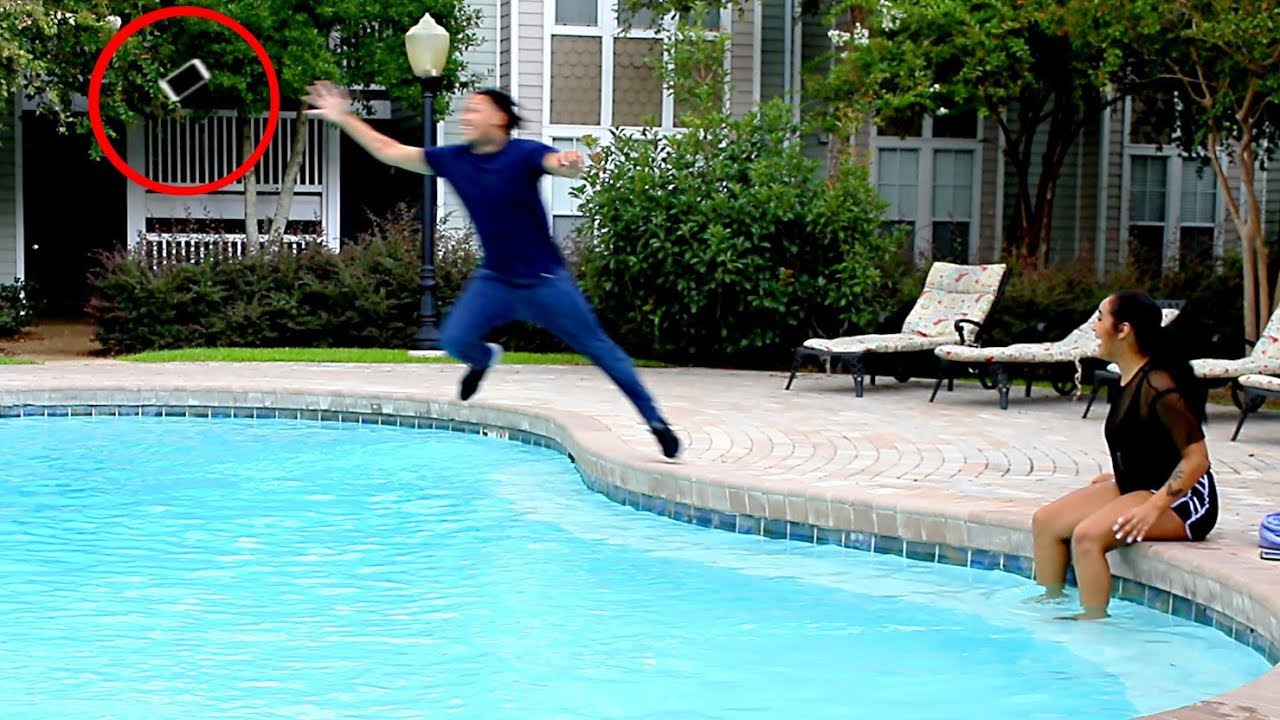 CRAZY GIRLFRIEND THROWS IPHONE 8 IN POOL (PRANK)!! - YouTube