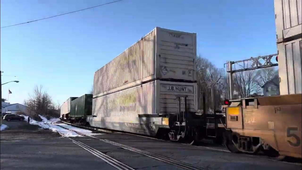 NS 28X rolls through Piscataway,NJ with NS 4539 AC44C6M leading (P3 horn) & NS 3950 (ex BNSF/kcs ...