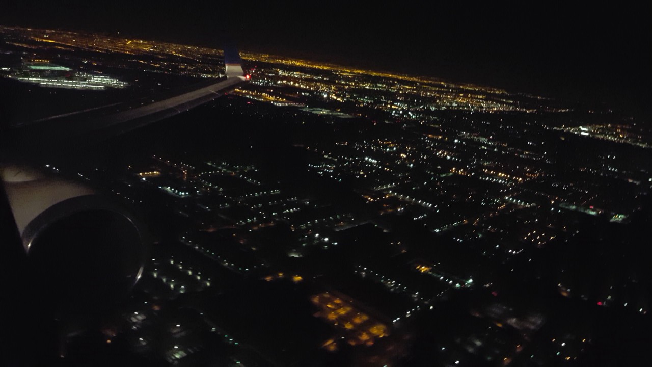 United 737-900 Night Takeoff Chicago in 4K - YouTube