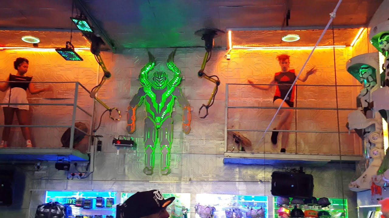 Cyberdog in Camden Town, London 4K(UHD) - YouTube