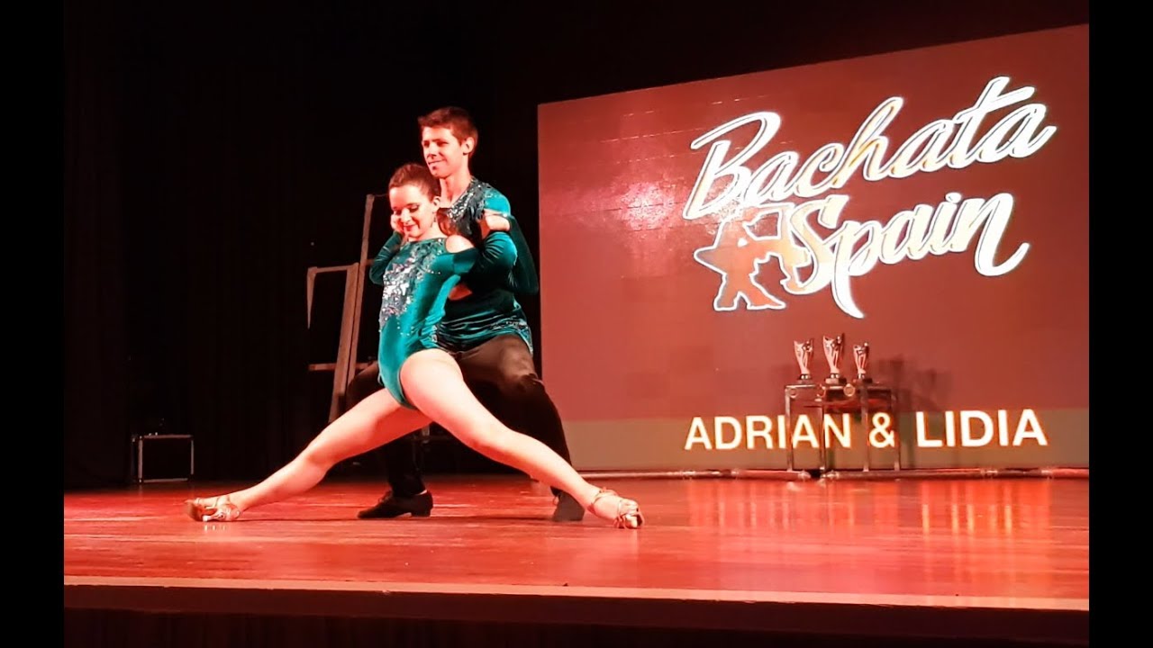 ADRIAN Y LIDIA COMPETENCIA POR PAREJAS BACHATA SPAIN 2019 - YouTube
