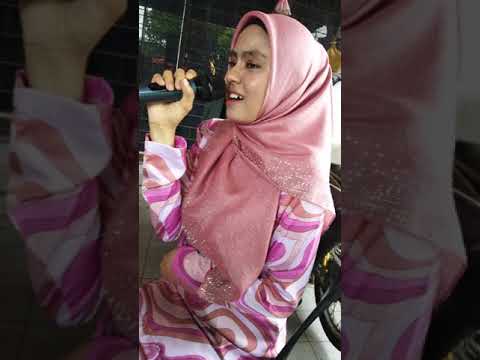 Awek Comey Vokal Mantap ! DINI FAZLY peserta Microfon Impian