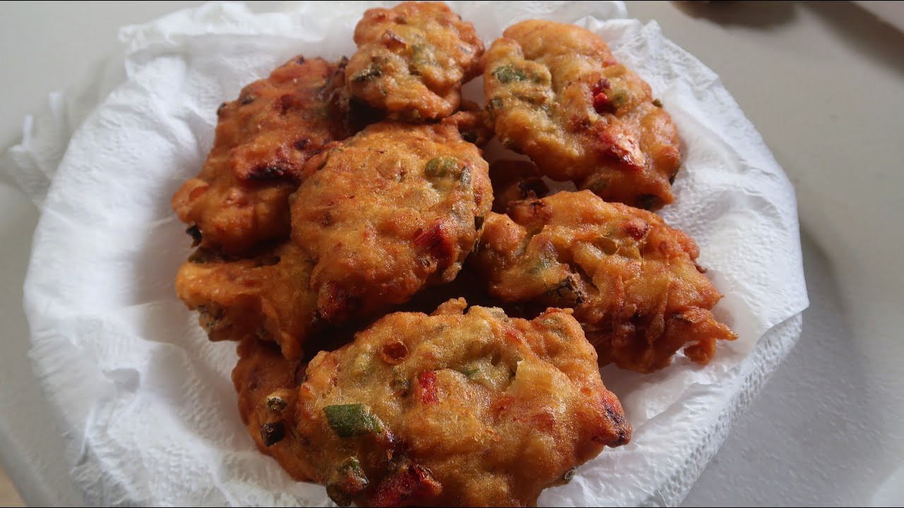 The Best Woodfire Fritters Ever/ Boshue Gets His Ply boards - YouTube