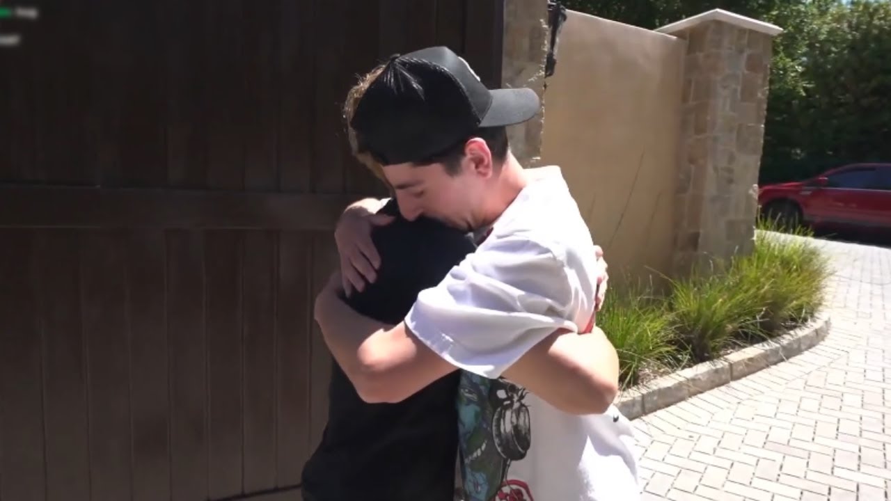 FaZe Rug HUGS Jason For Being A Great Brother! - YouTube