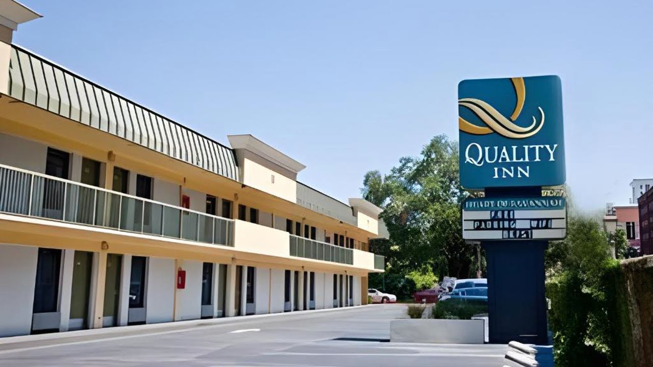 Quality Inn Savannah Historic District - YouTube