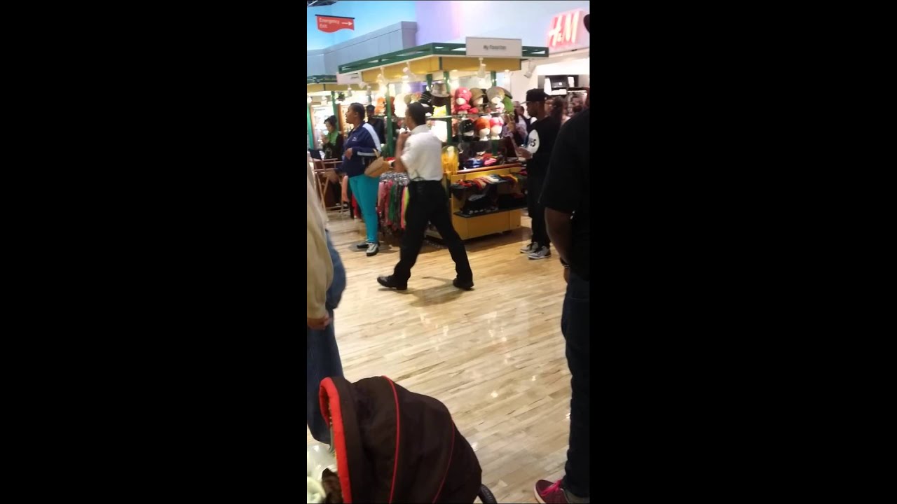 Mall Cops in Action - YouTube