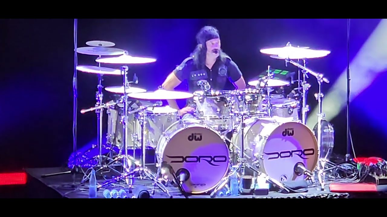 Doro und Band - Fire In The Sky & Drum Solo Johnny Dee (Seebühne Bremen ...