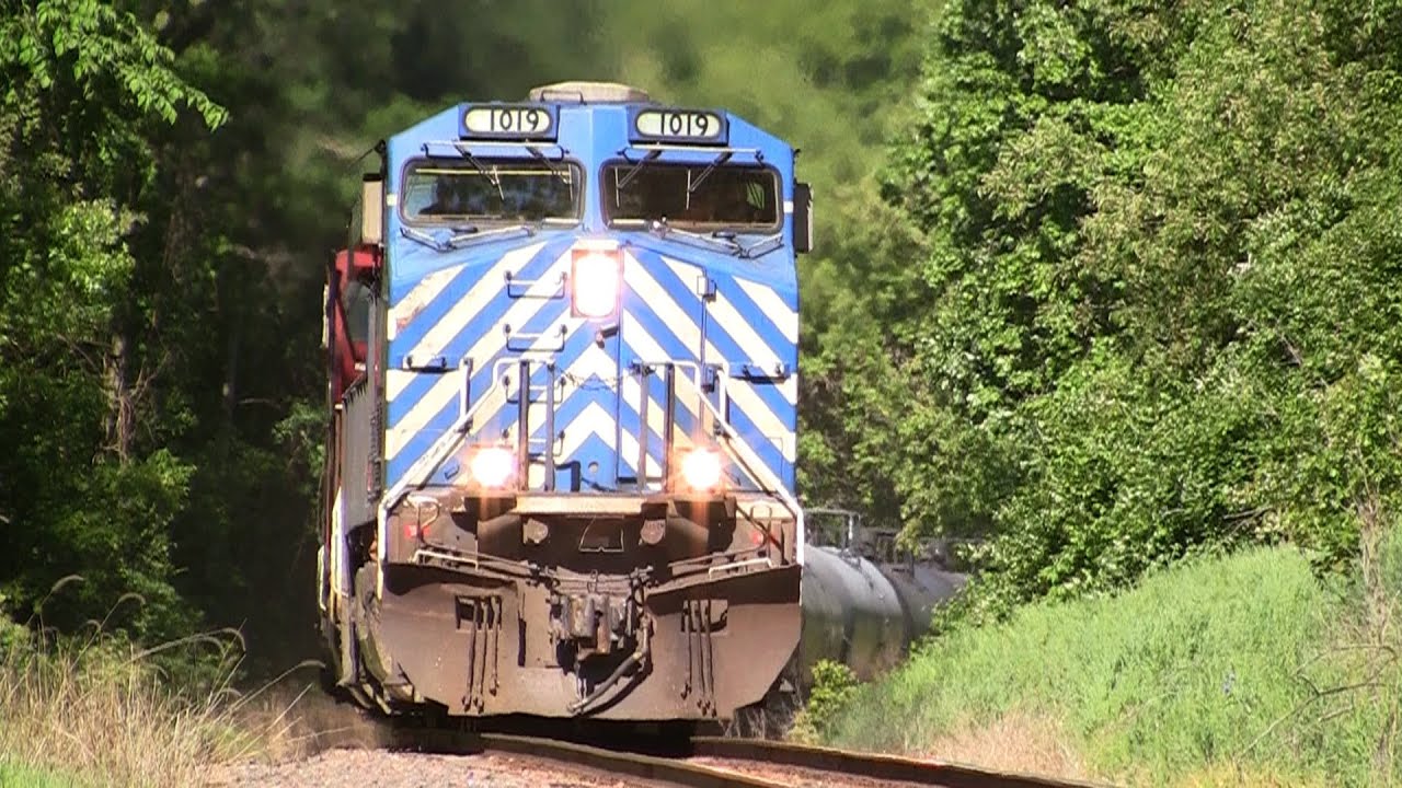 CEFX 1019 East on the Canadian Pacific's Chicago subdivision on 5-24-2013 - YouTube