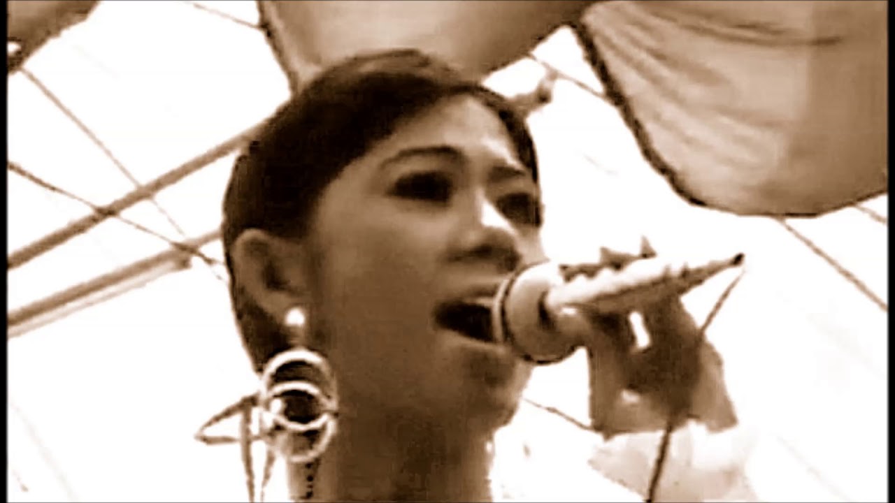 Nửa Hồn Thương Đau - Kathy Huệ & The Hammers - 1971 - YouTube