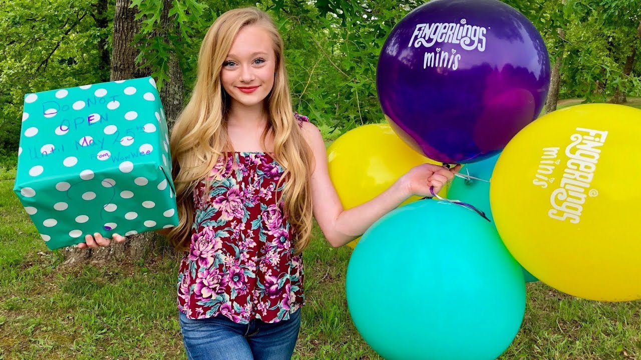Opening Mystery Box of Fingerlings Minis from WowWee with Princess Ella ...