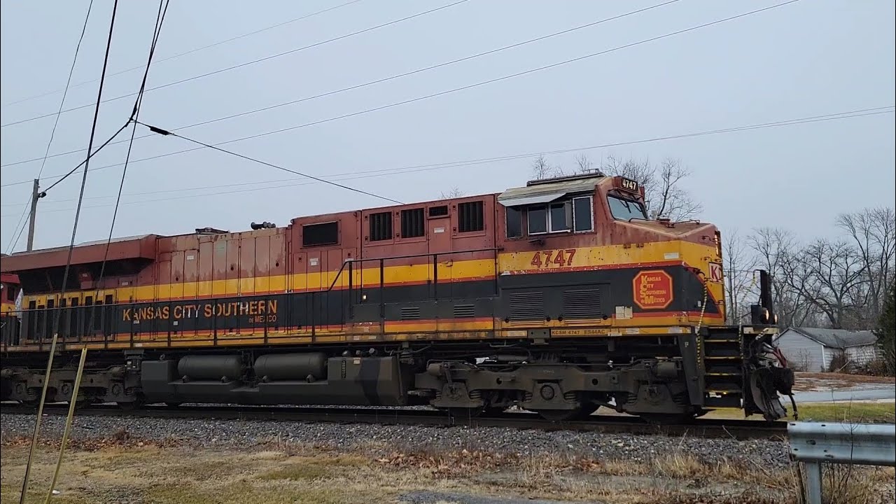Kansas City Southern ES44AC #4747 leading KCS MKCVN 1/2/22 - YouTube
