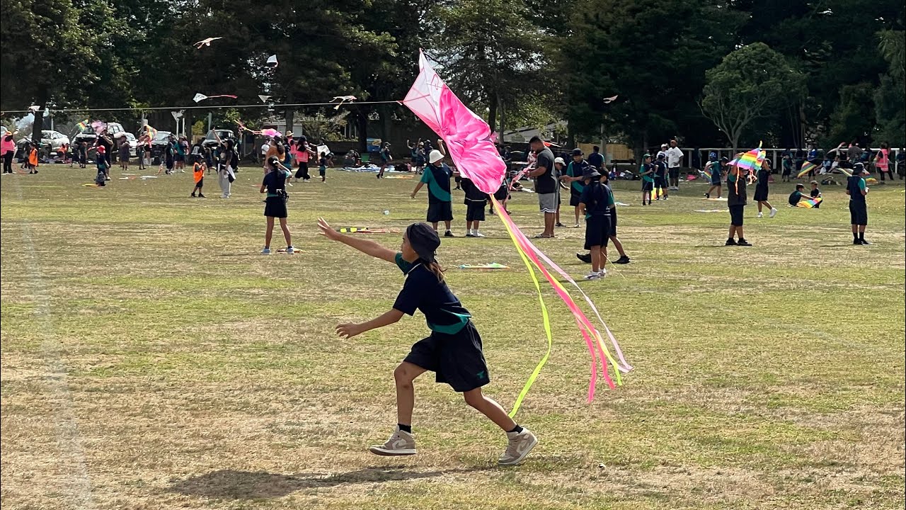 Rowandale School Kite Festival 2025 - YouTube