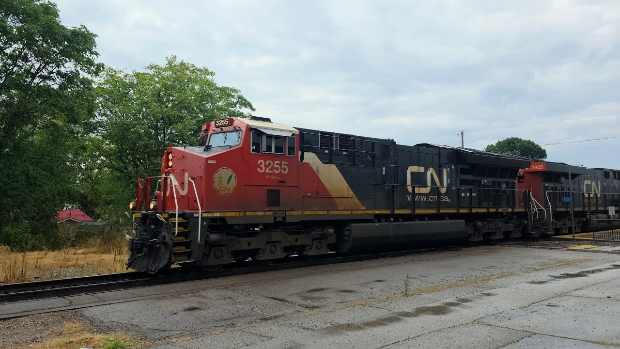 CN Train M33491 20 CN 3255 CN 2805 464 Axles Effingham, Illinois ...