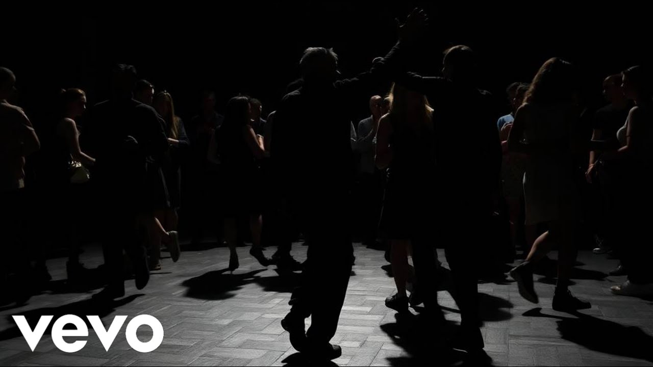 Billie Eilish - UM YEAH (Official Music Video) - YouTube