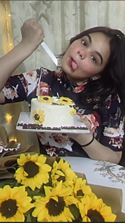 10/25💛 happy birthday to me #happybirthday #sunflower #hbd hbd #vlog #minivlog #irraday - YouTube