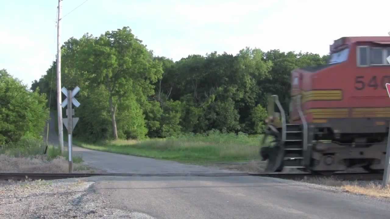 BNSF 5405, 790, & 5182 Lite Power Move - YouTube