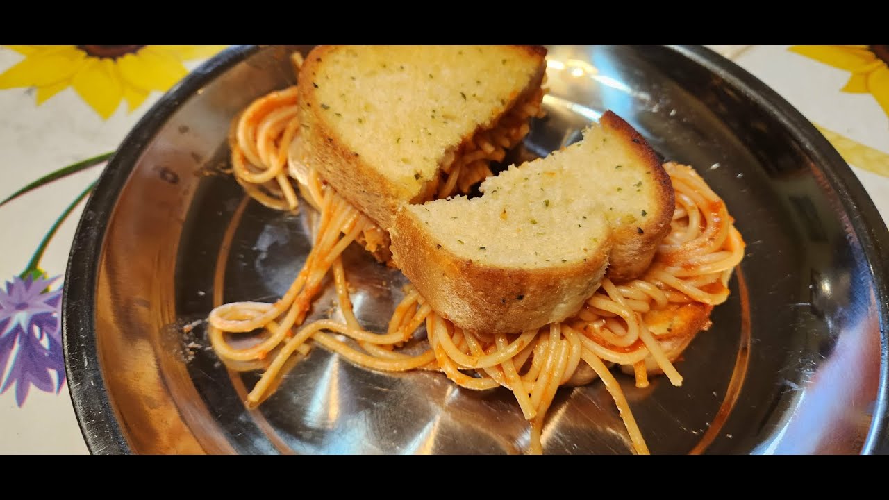 Mom's Sketti Sandwich #spaghetti - YouTube