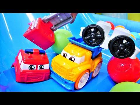 Play Doh video. Okul öncesi eğitici video. Oyuncak arabalar yol yapıyorlar. Oyun hamuru ile oyunlar