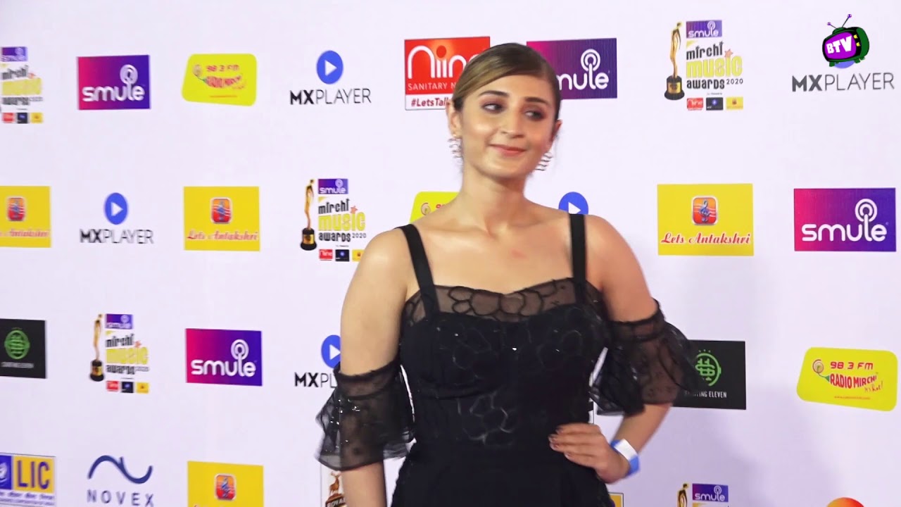 Vaaste Song Singer Dhwani Bhanushali @ Mirchi Music Awards 2020 - YouTube