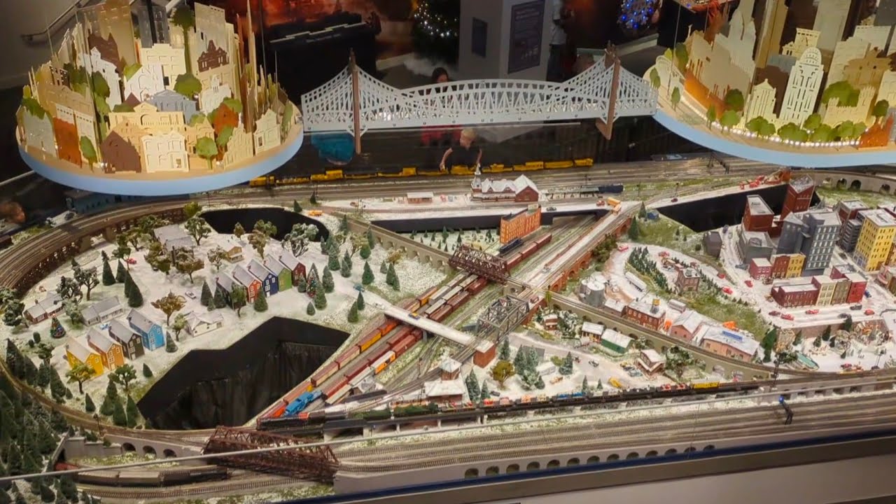 Model Trains at Cincinnati Museum Center's Holiday Junction featuring ...