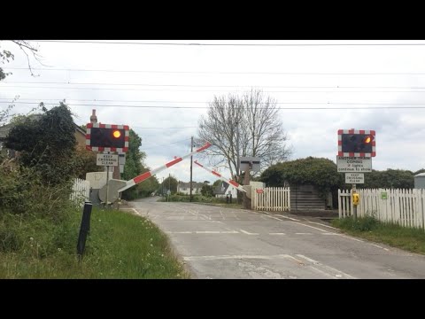 Harston Level Crossing (Cambs) (06.05.19) (Other side) - YouTube