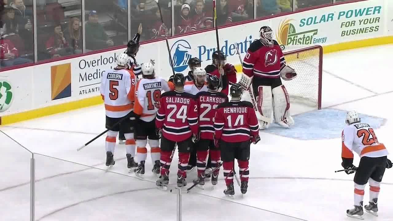 Anton Volchenkov decks Danny Briere [HD] - YouTube