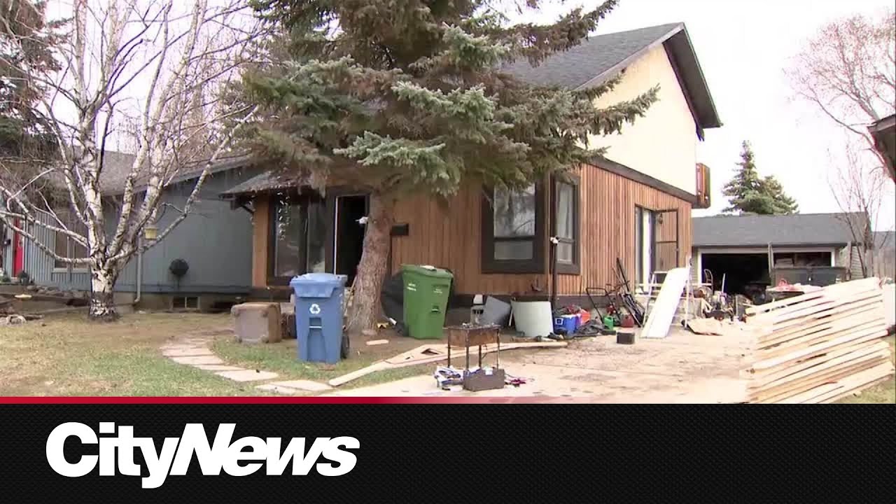 Crews battle house fire in Calgary community of Deer Run - YouTube