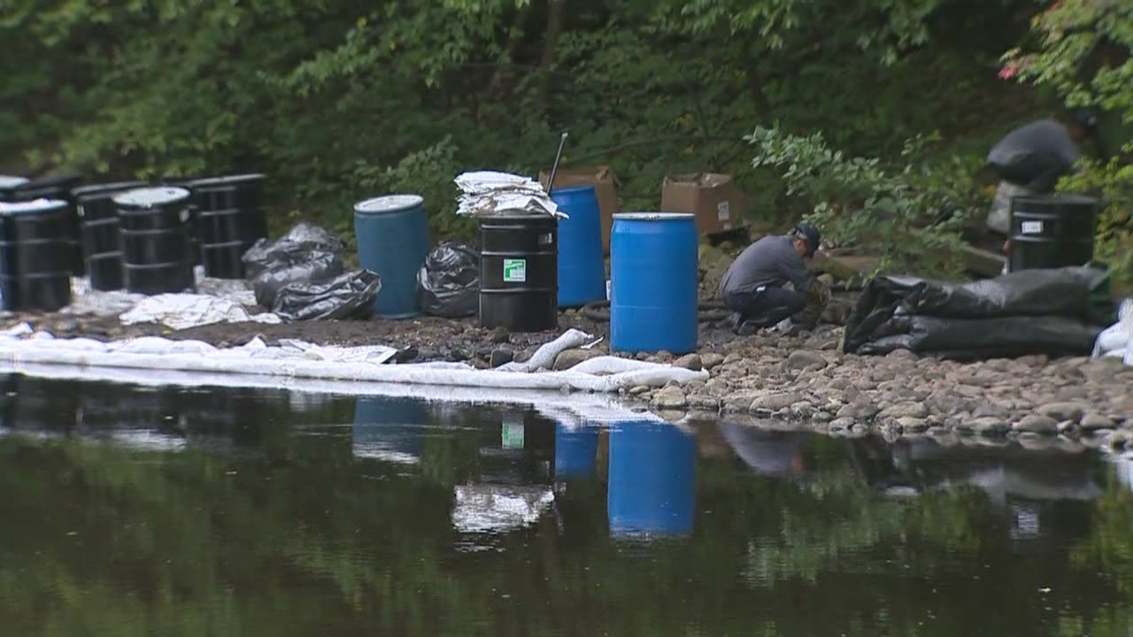 Chemicals spill into Yantic River after tank leak - YouTube