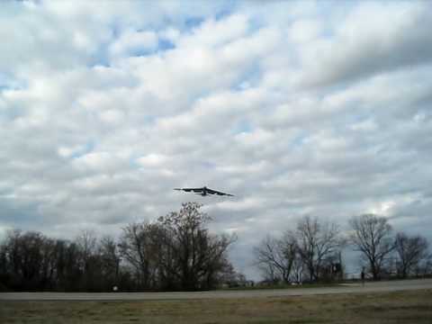 B-52 Stratofortress flying overhead, Barksdale AFB - YouTube