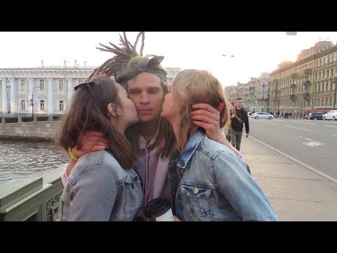 RUS KIZLARINI ZORLA ÖPMEYE ÇALIŞMAK