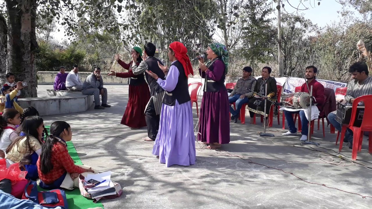 Phadi song and nati dance in jahu temple hamirpur hp - YouTube